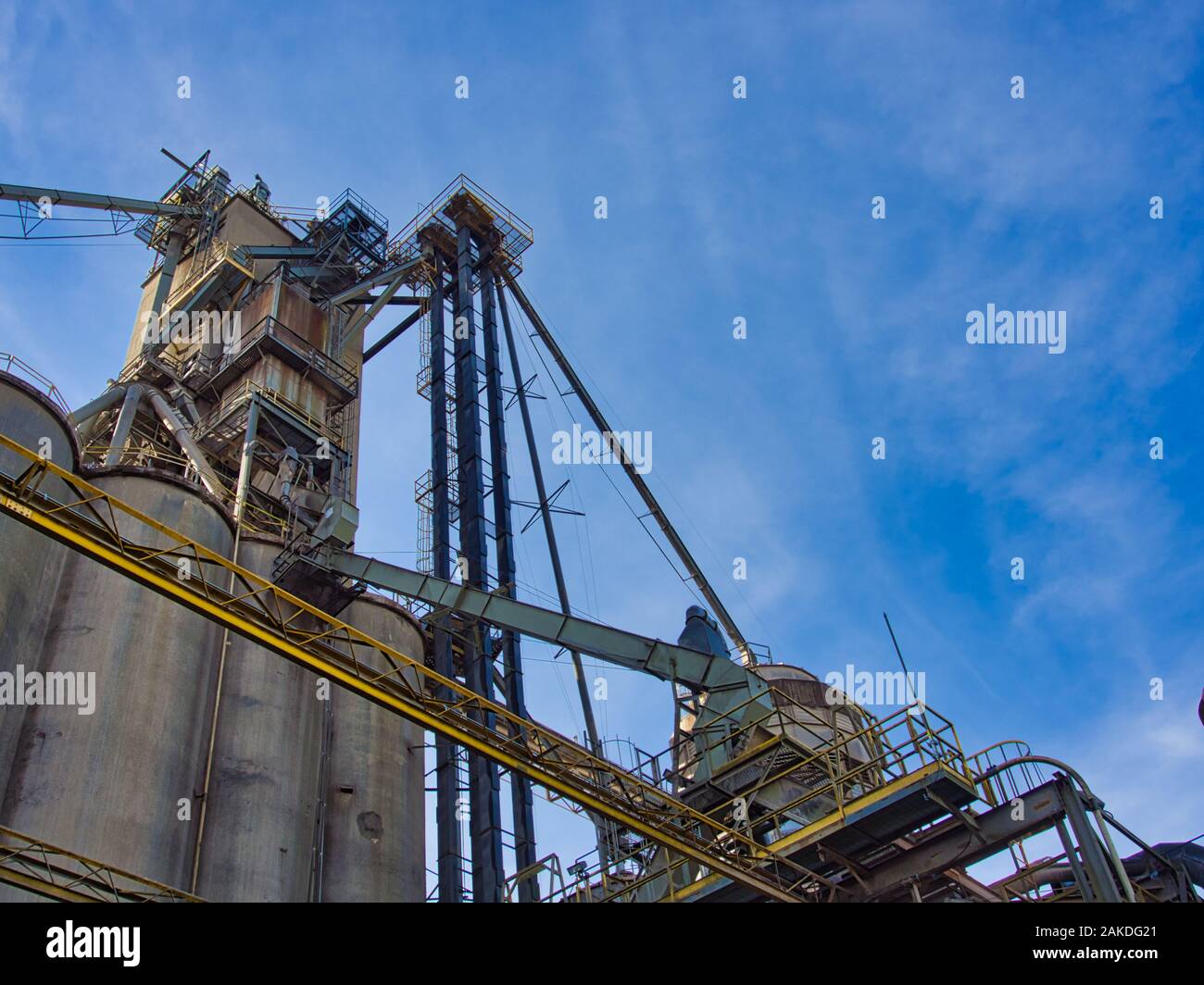 Silos cilindrici immagini e fotografie stock ad alta risoluzione - Alamy