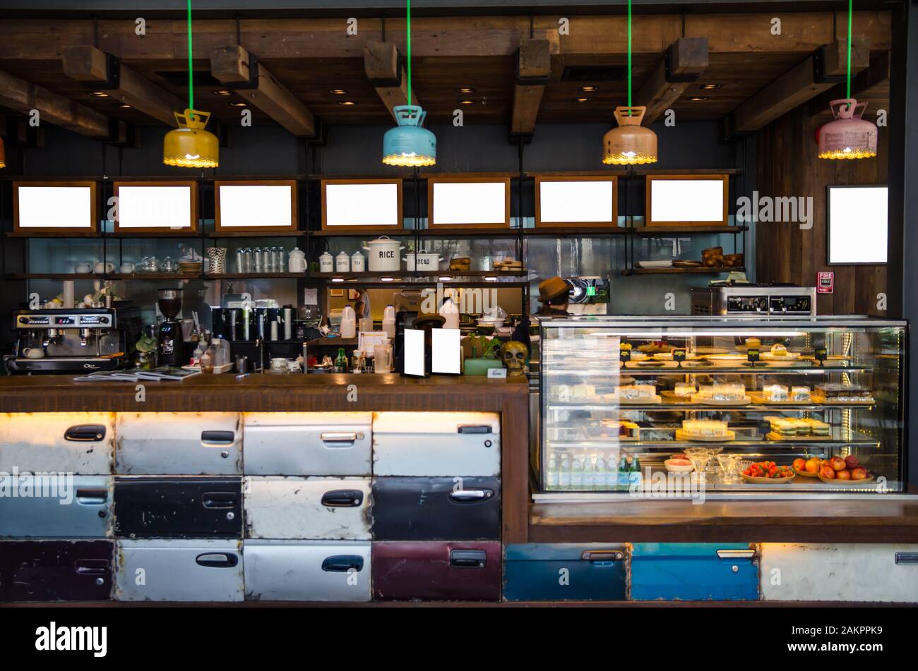 Bancone caffe immagini e fotografie stock ad alta risoluzione - Alamy