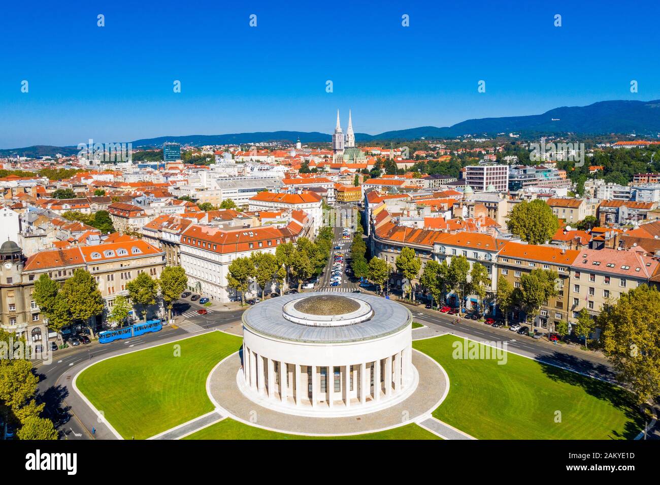 Zagabria, la capitale della Croazia, centro città vista aerea da fuco ...
