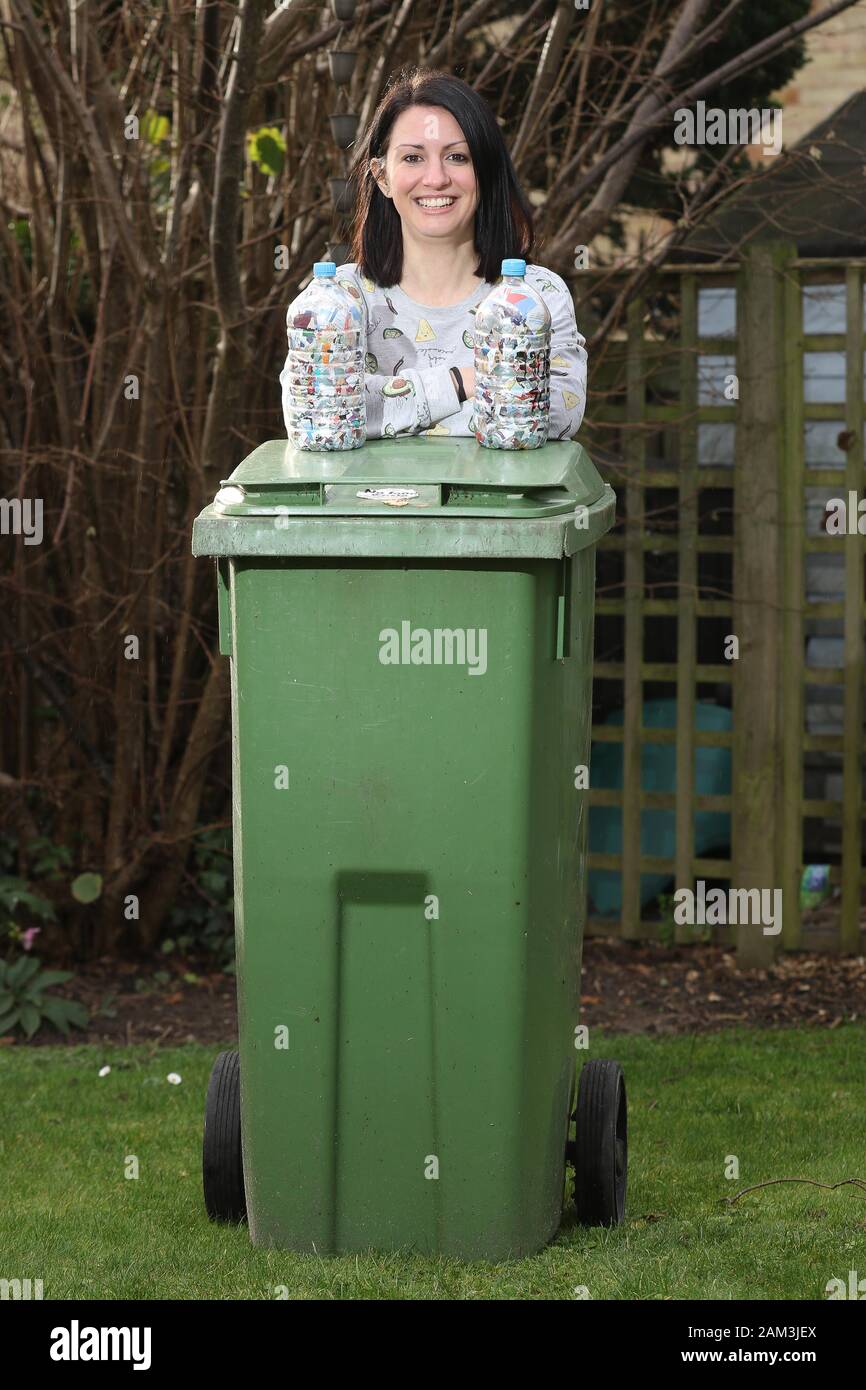 Ecobricks e bin immagini e fotografie stock ad alta risoluzione - Alamy