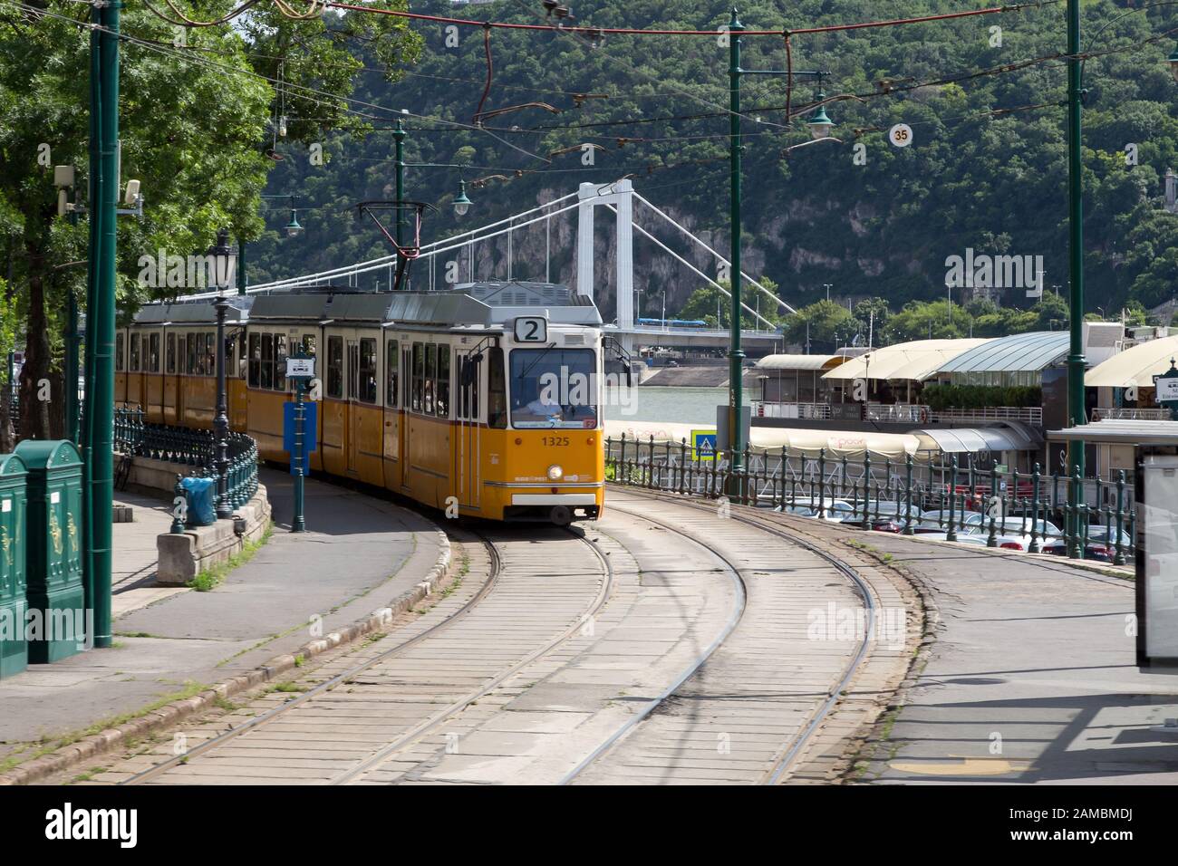 Aprire la porta del tram immagini e fotografie stock ad alta risoluzione - Alamy