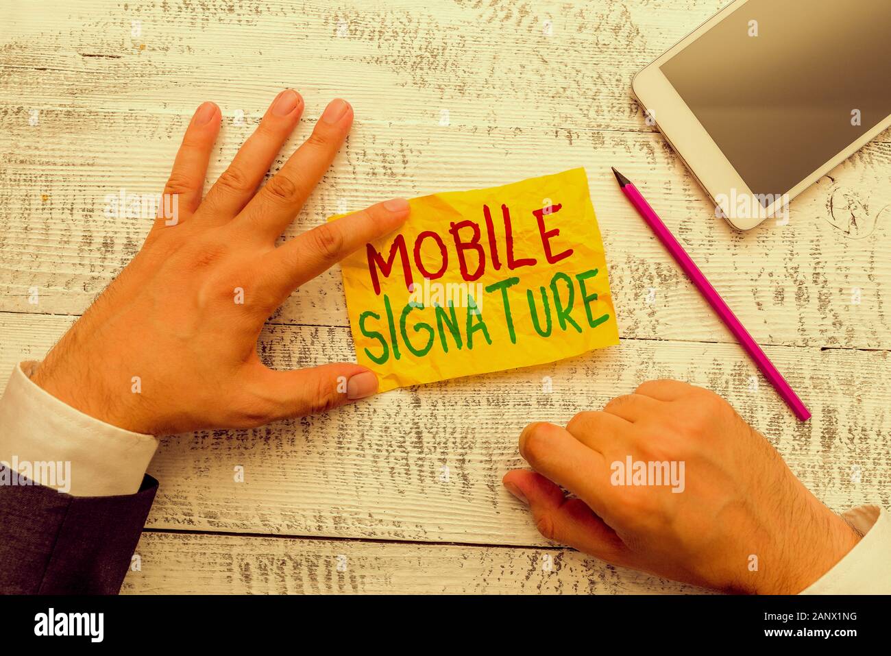 Scrittura di testo Firma Mobile. Foto concettuale firma digitale ...