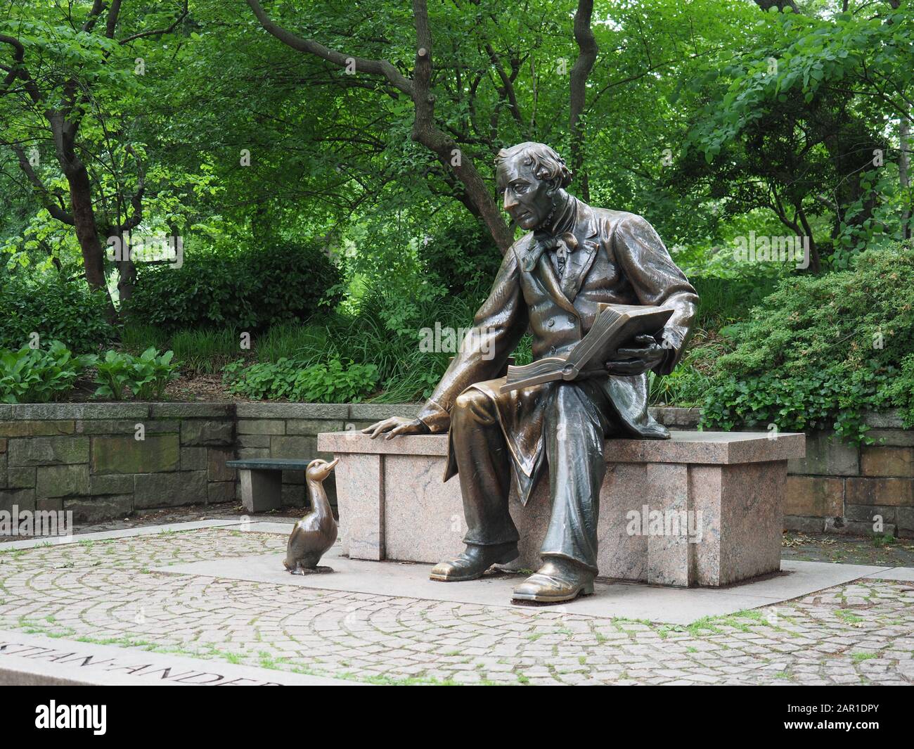 Statua In Bronzo Di Hans Christian Andersen Immagini e Fotos Stock - Alamy