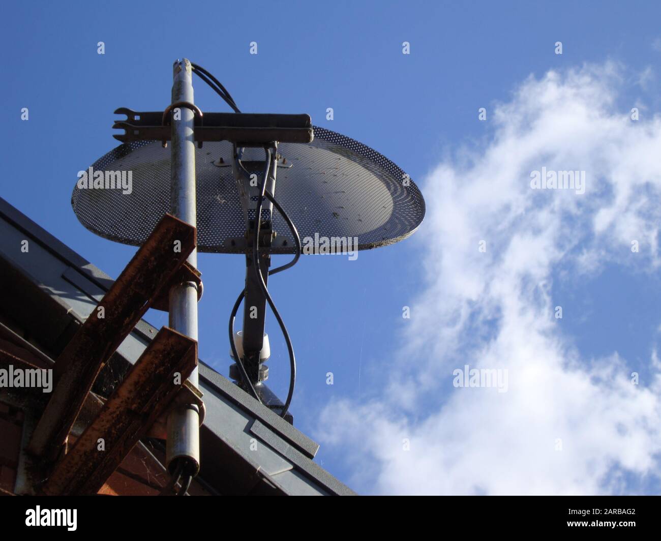 Antenna montata sul tetto immagini e fotografie stock ad alta ...