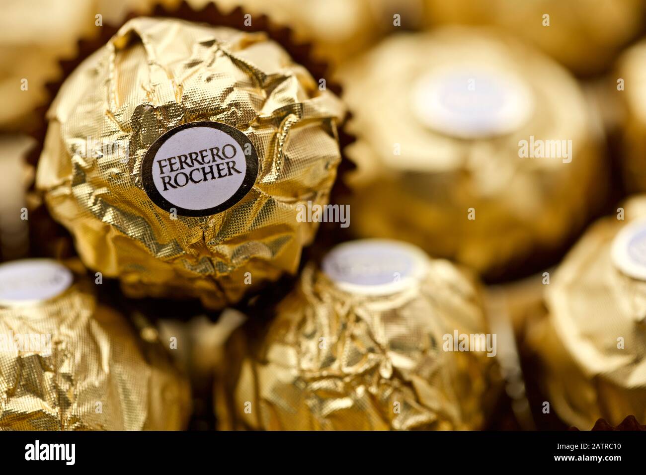 Ferrero rocher cioccolato al latte immagini e fotografie stock ad alta ...