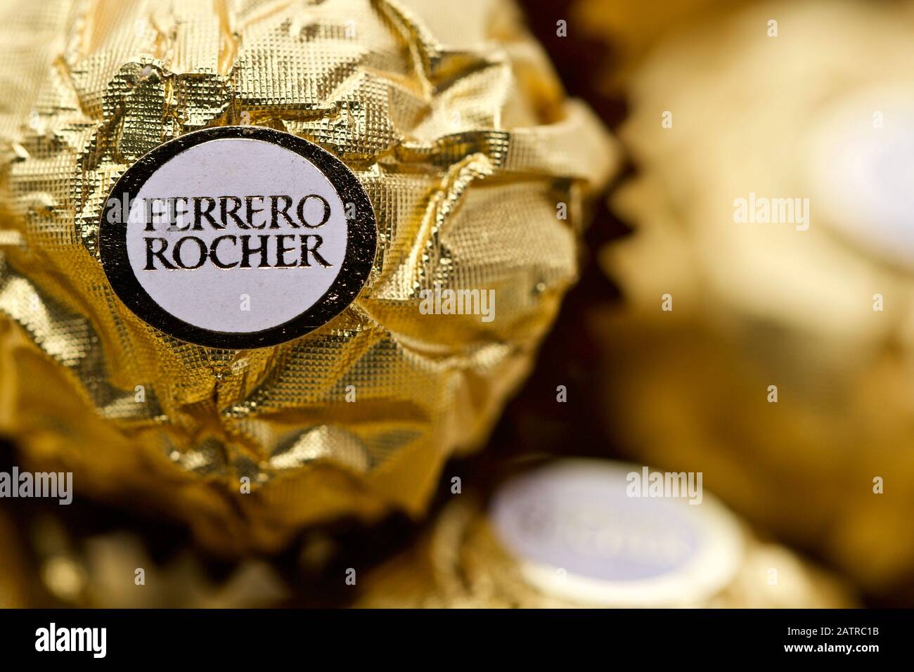 Ferrero rocher cioccolato al latte immagini e fotografie stock ad alta ...