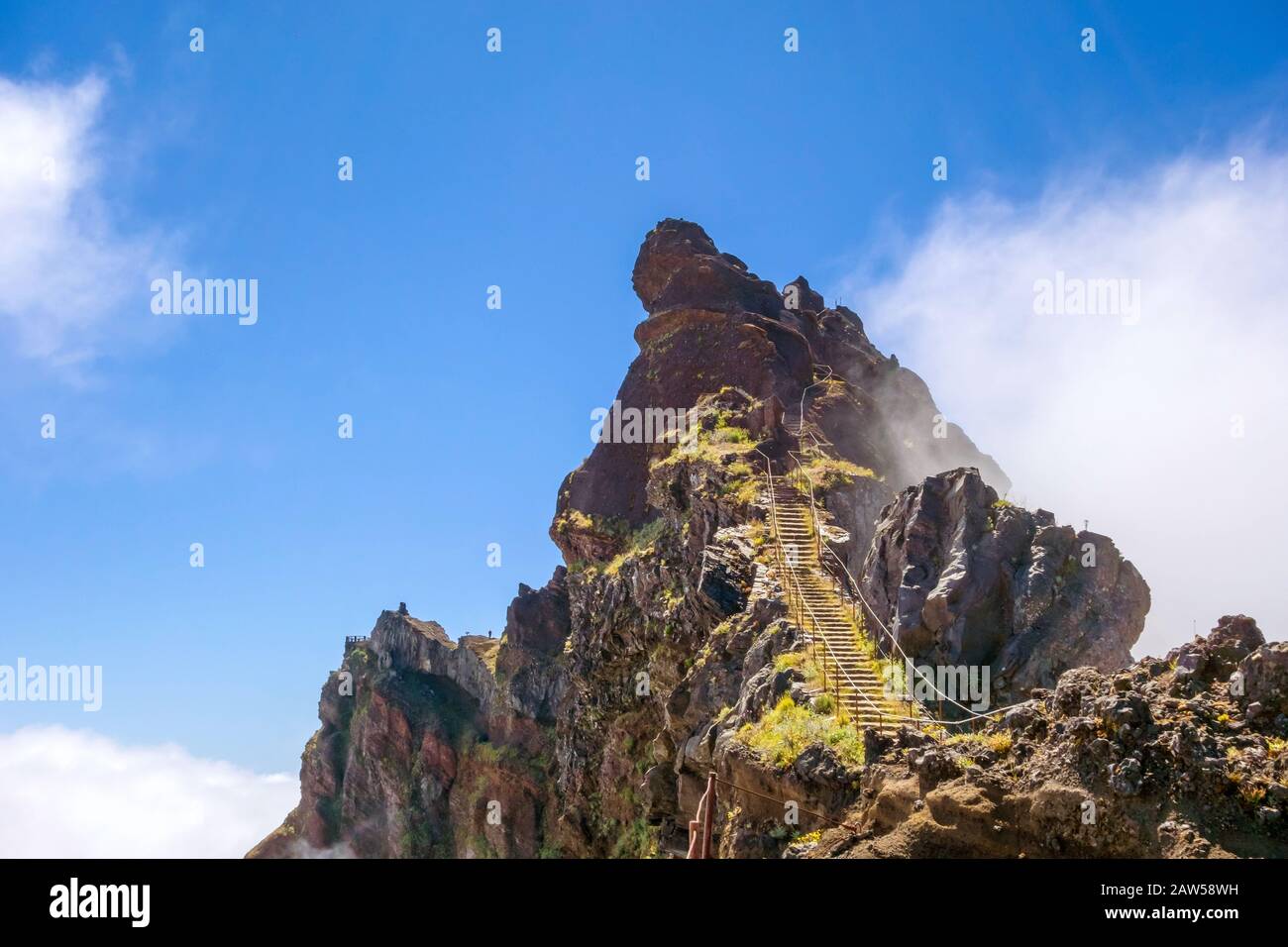 Sentiero escursionistico il passaggio dalla montagna Pico Arieiro a ...