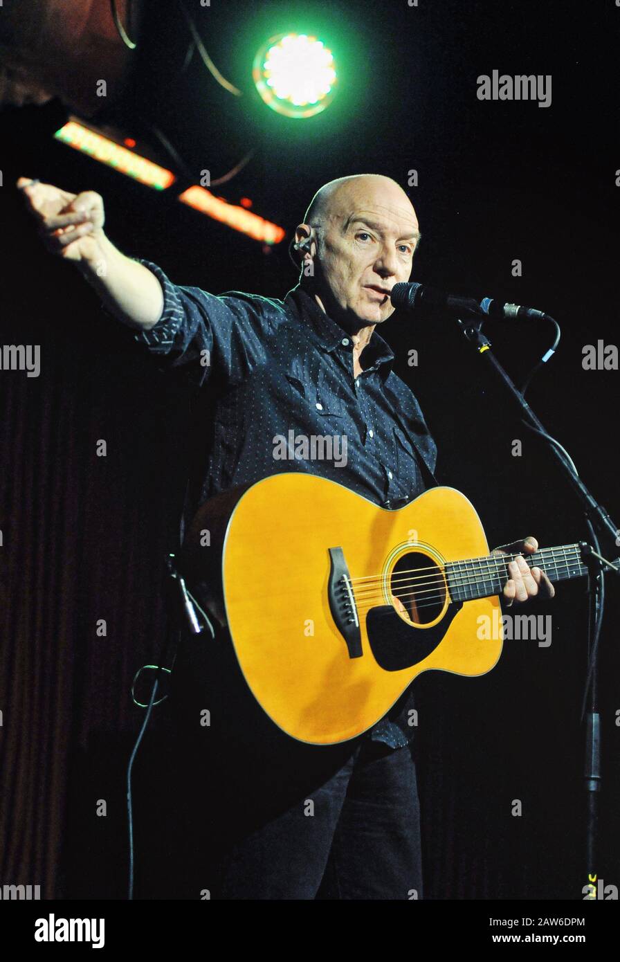 Visage band immagini e fotografie stock ad alta risoluzione - Alamy