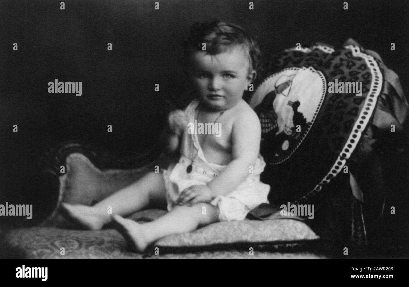 1924 , ITALIA: Lo scrittore italiano , poeta , pittore e drammaturgo DI ...