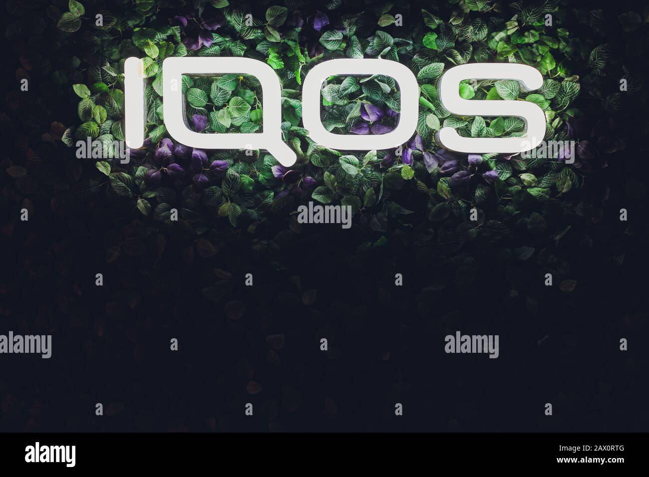 Iqos logo immagini e fotografie stock ad alta risoluzione - Alamy