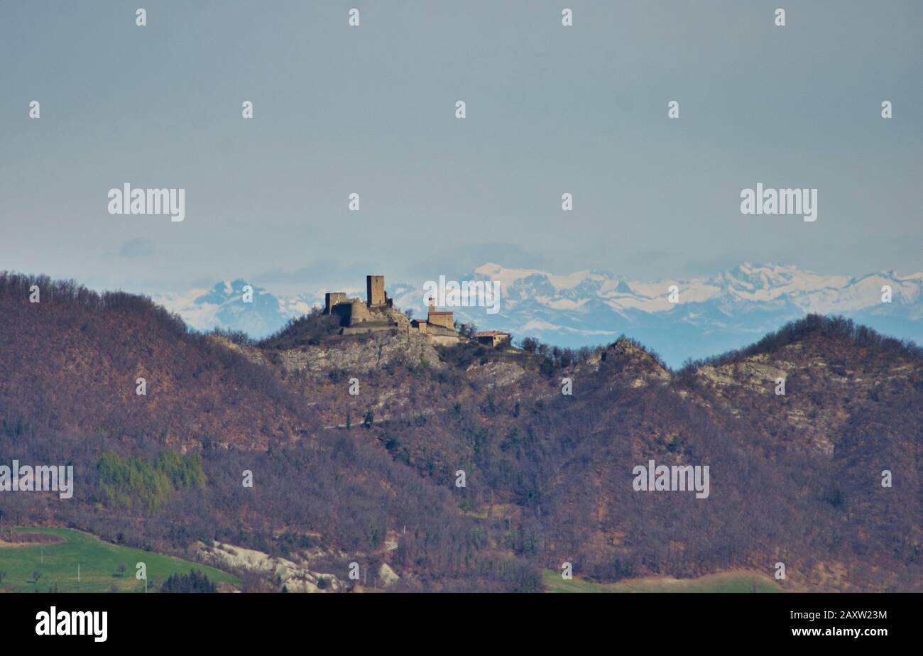 Castello dei carpineti immagini e fotografie stock ad alta risoluzione ...