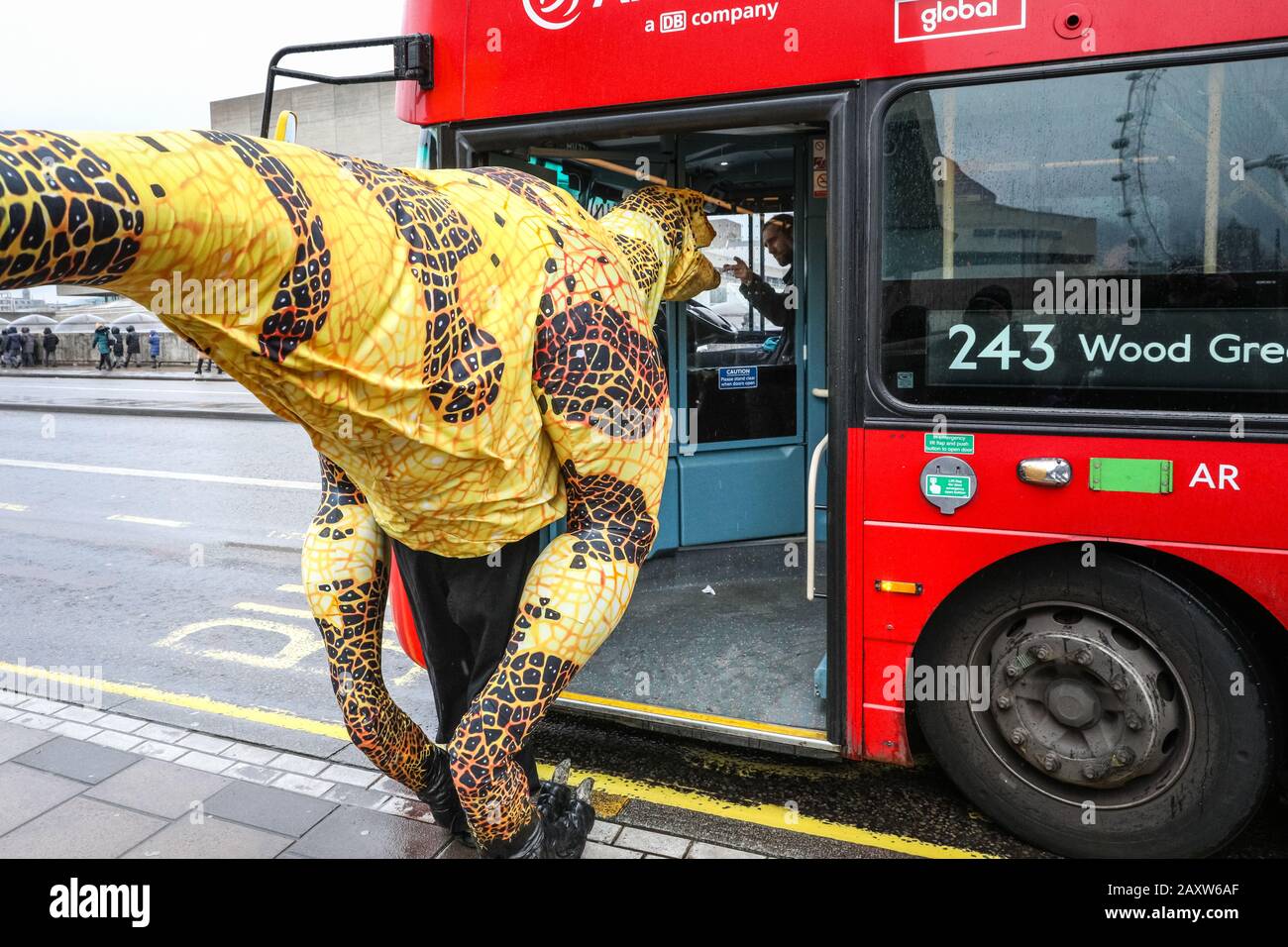 Dino in autobus immagini e fotografie stock ad alta risoluzione - Alamy