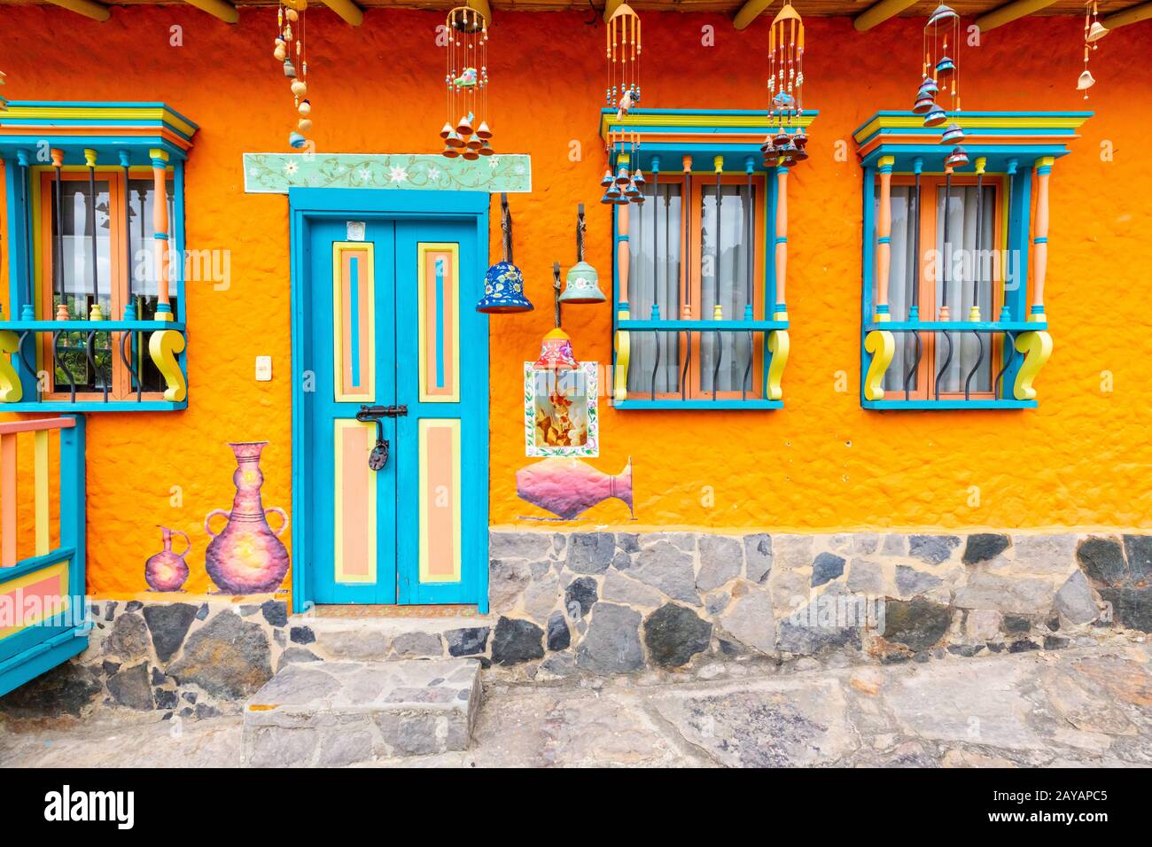 Casa colombiana immagini e fotografie stock ad alta risoluzione - Alamy