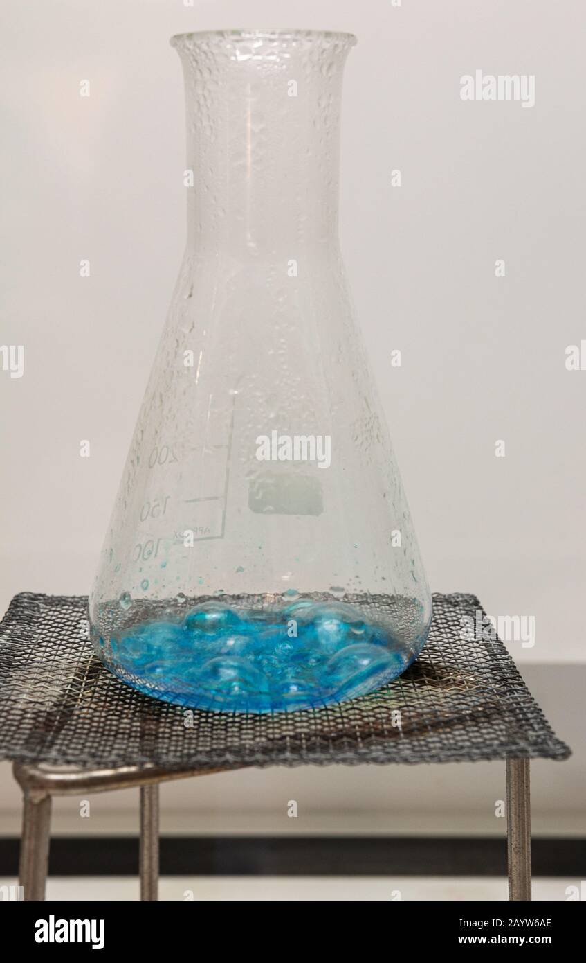Solfato di rame liquido immagini e fotografie stock ad alta risoluzione ...