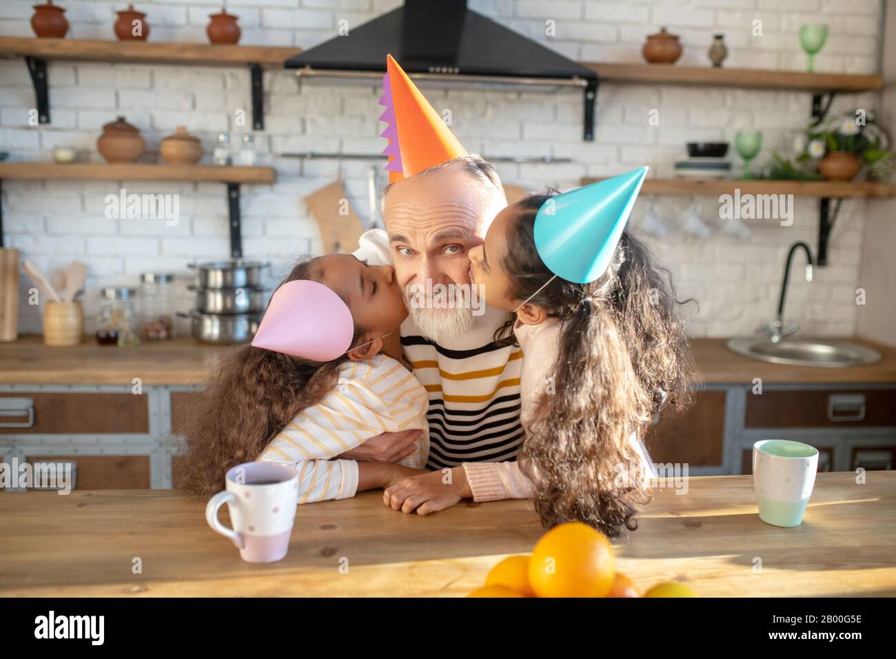 Ragazze dalla pelle scura immagini e fotografie stock ad alta ...