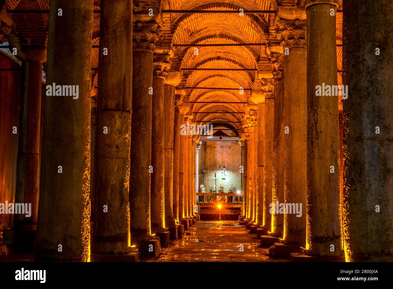 La Basilica Cisterna, o Basilica Cisterna, è la più grande di diverse ...