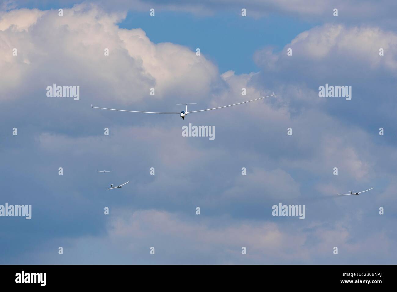 Volare in cielo immagini e fotografie stock ad alta risoluzione - Alamy