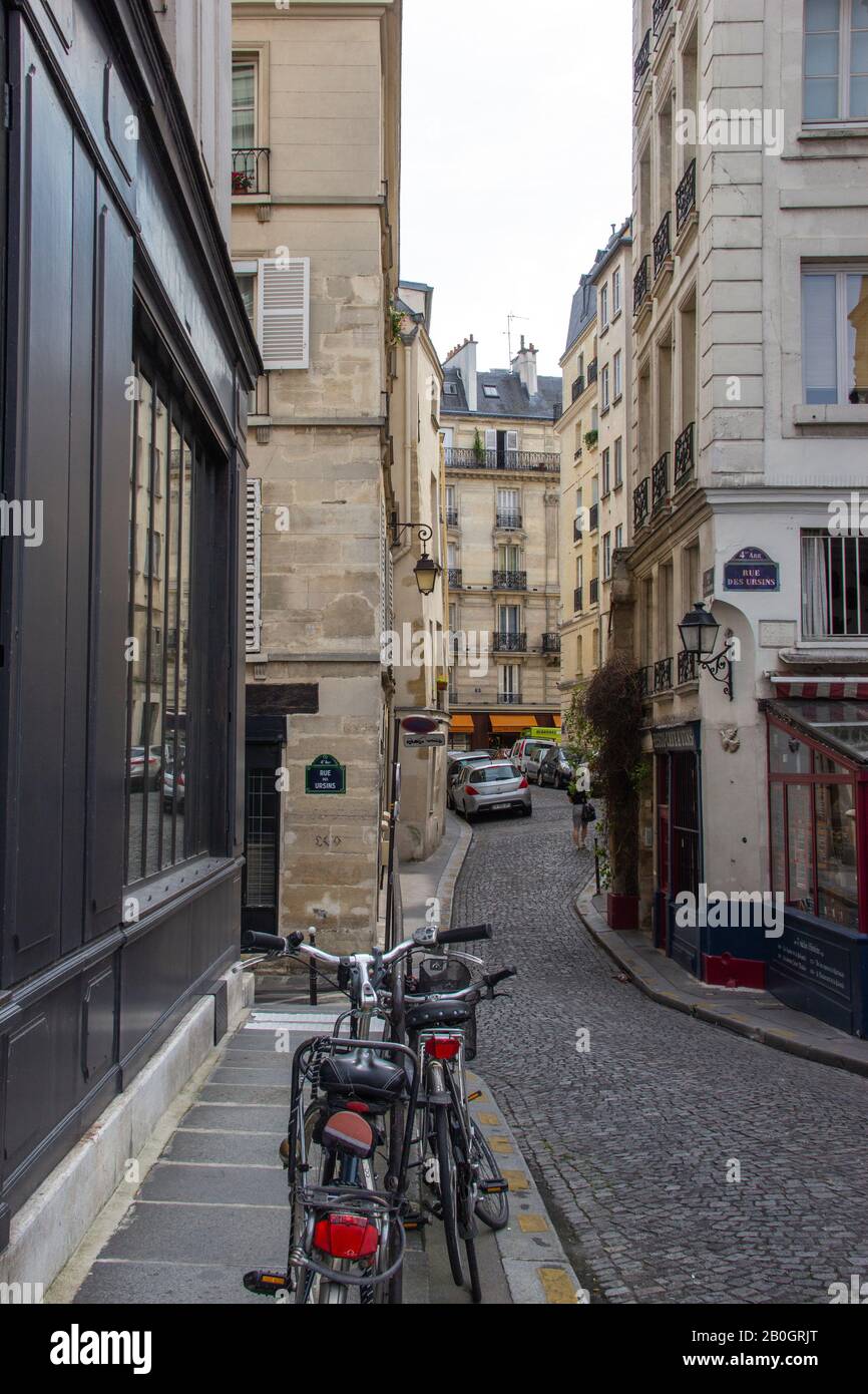 Turisti sulla stretta strada tortuosa immagini e fotografie stock ad ...