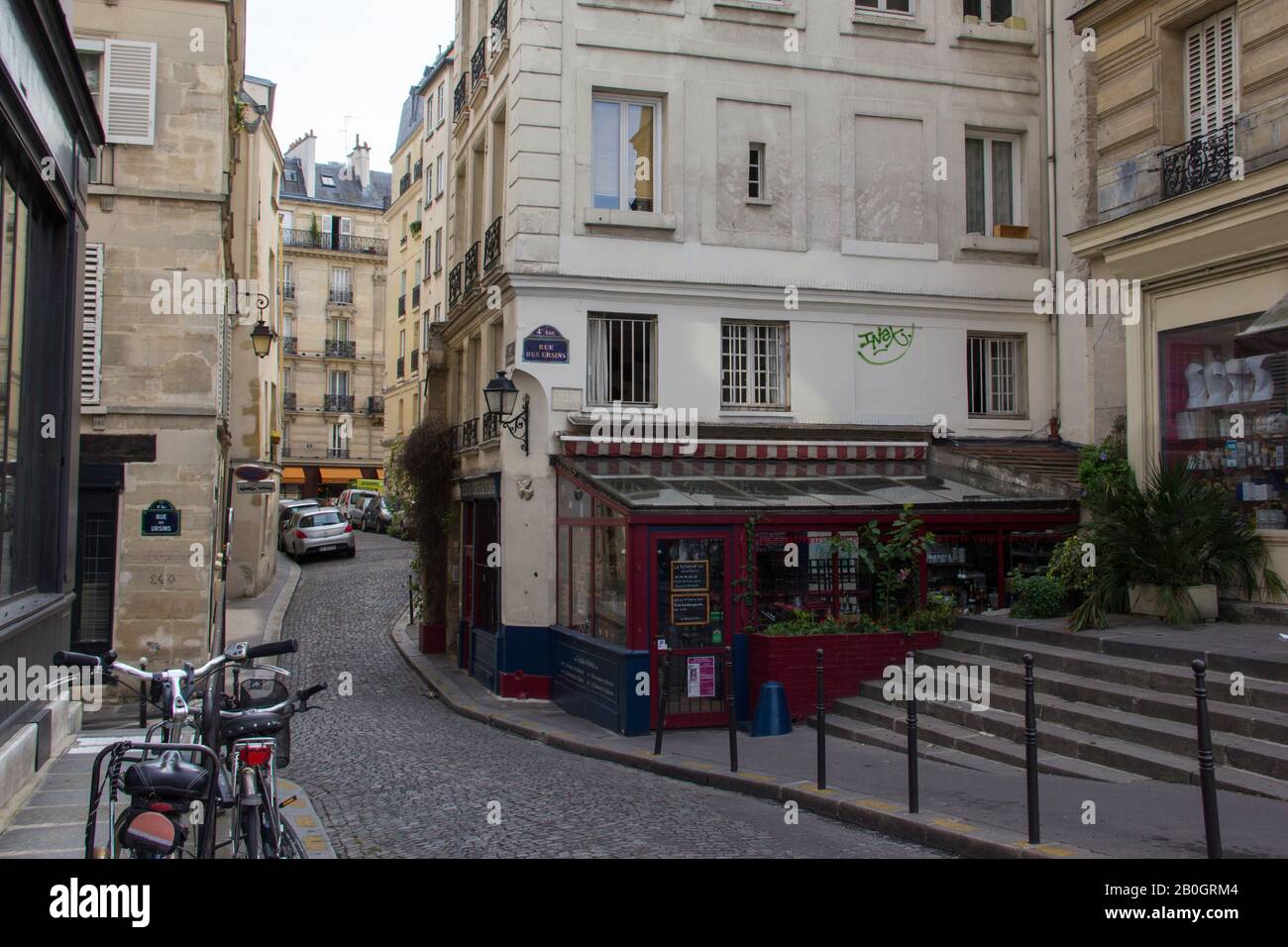 Turisti sulla stretta strada tortuosa immagini e fotografie stock ad ...
