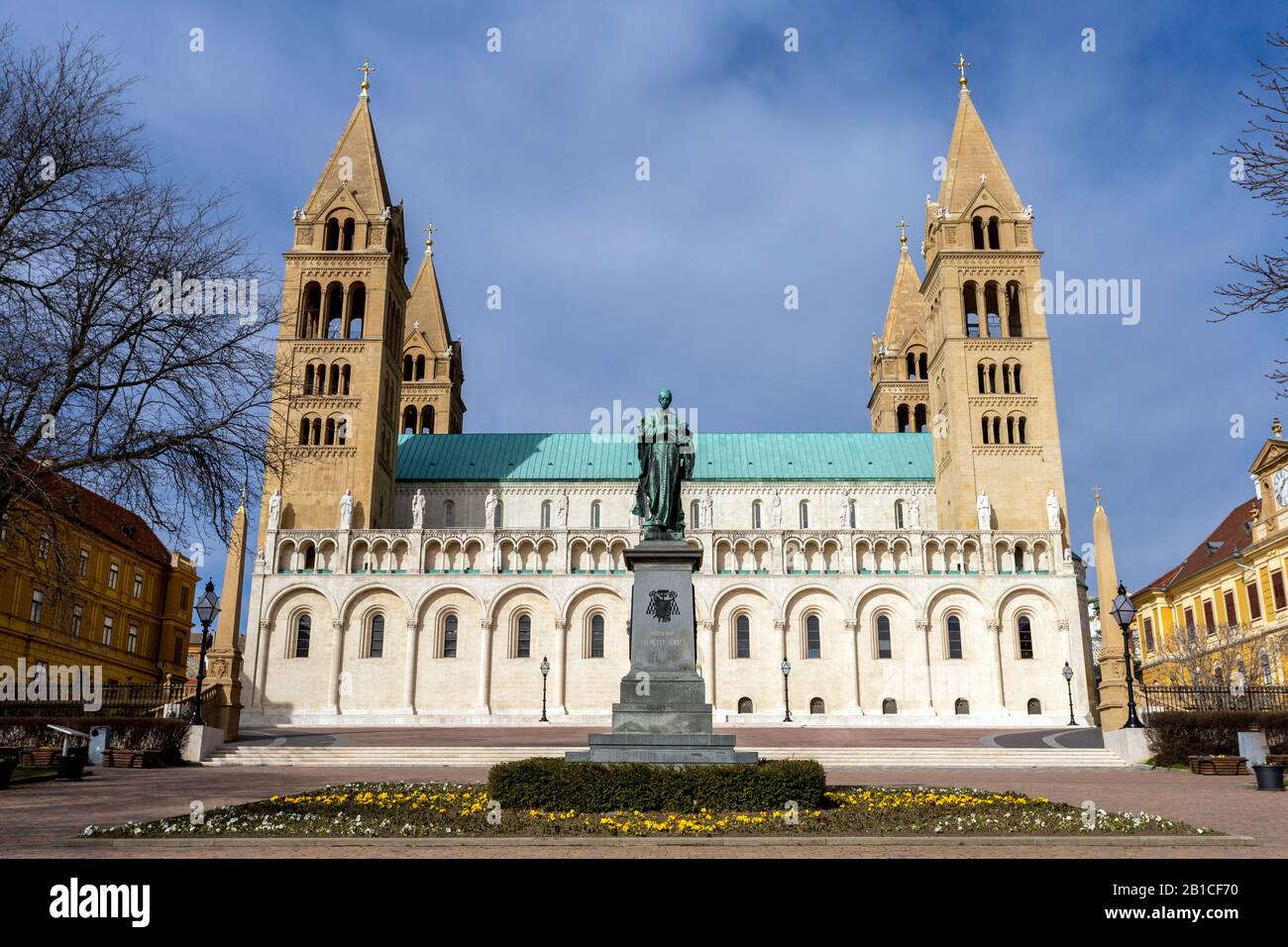 Esterno della cattedrale di pecs immagini e fotografie stock ad alta ...