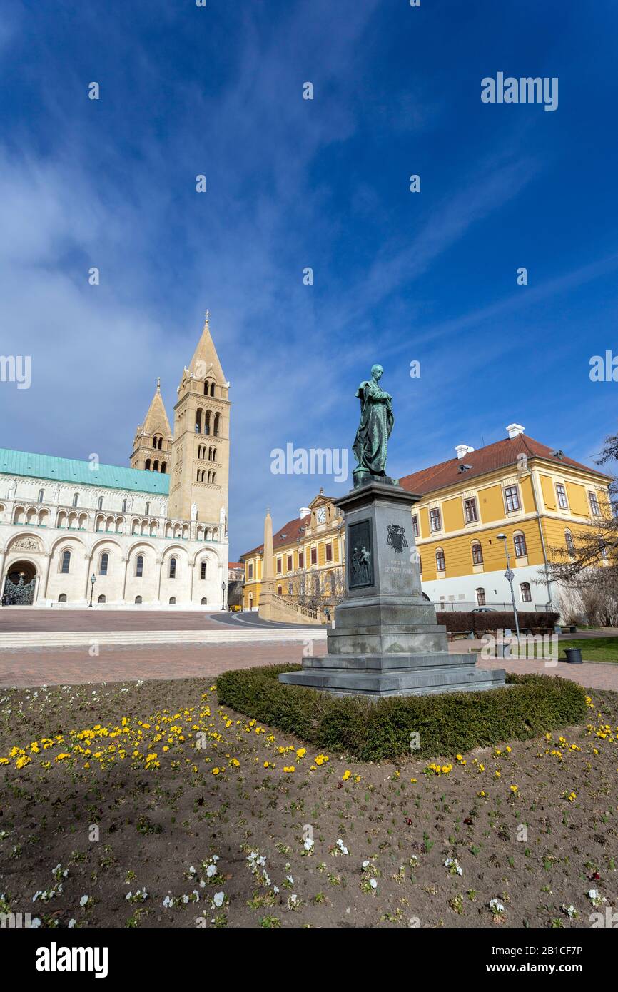 Sts. Basilica di Pietro e Paolo o la cattedrale di Pecs a Pecs ...