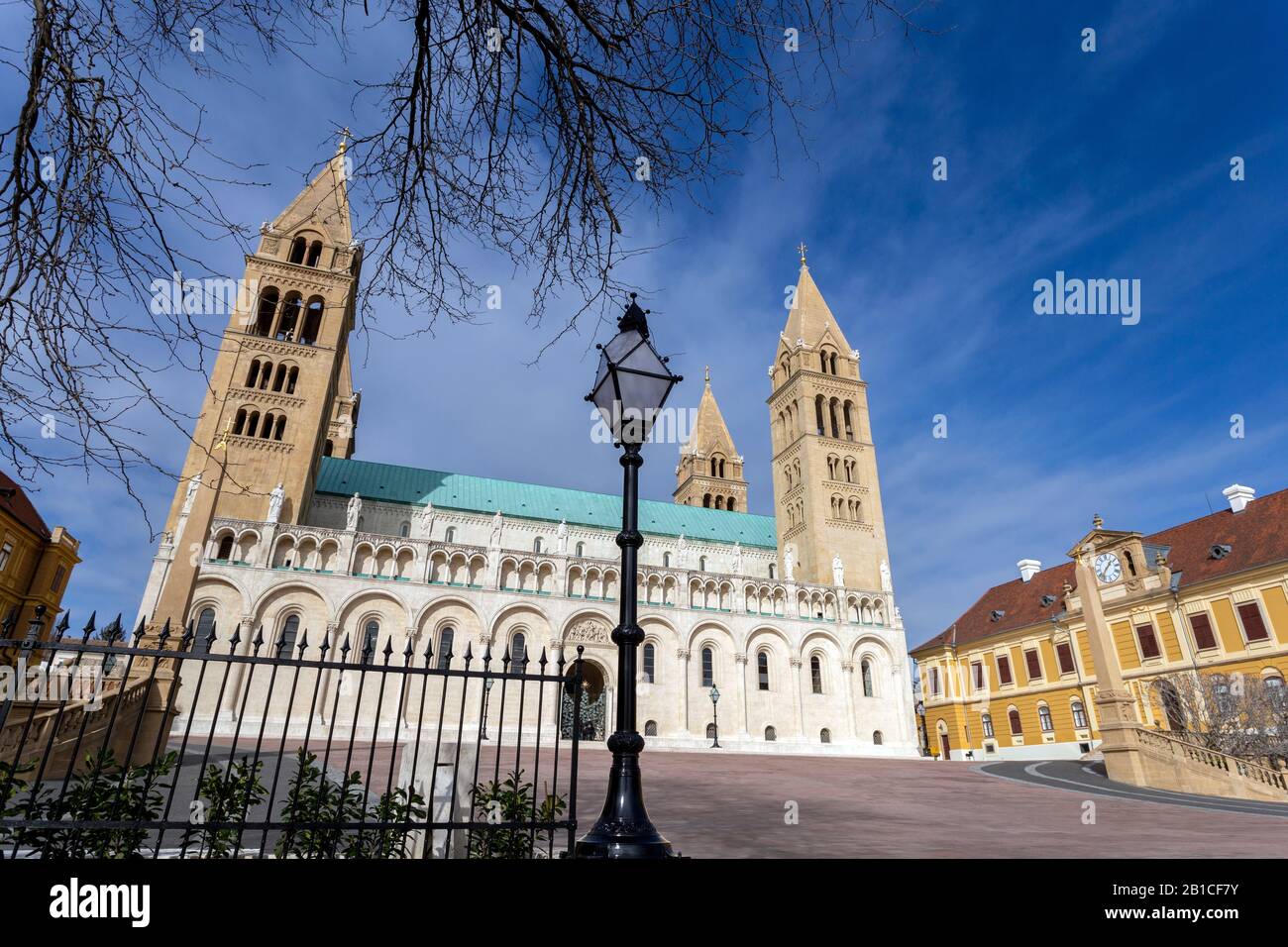 Sts. Basilica di Pietro e Paolo o la cattedrale di Pecs a Pecs ...