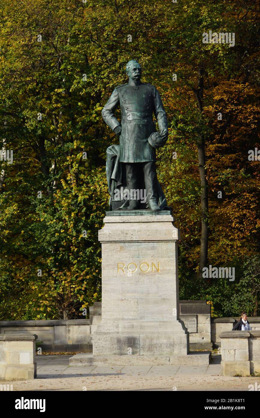 Monumento ad albrecht von roon immagini e fotografie stock ad alta ...