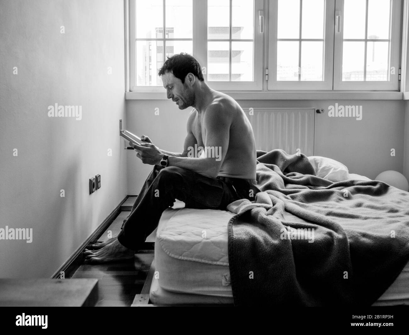 Leggere a letto Foto e Immagini Stock in Bianco e Nero - Alamy