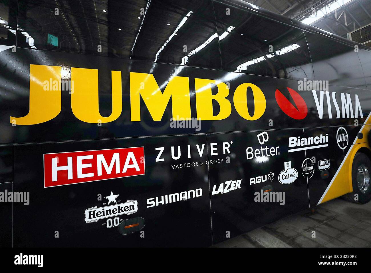 Autobus jumbo visma della squadra immagini e fotografie stock ad alta ...