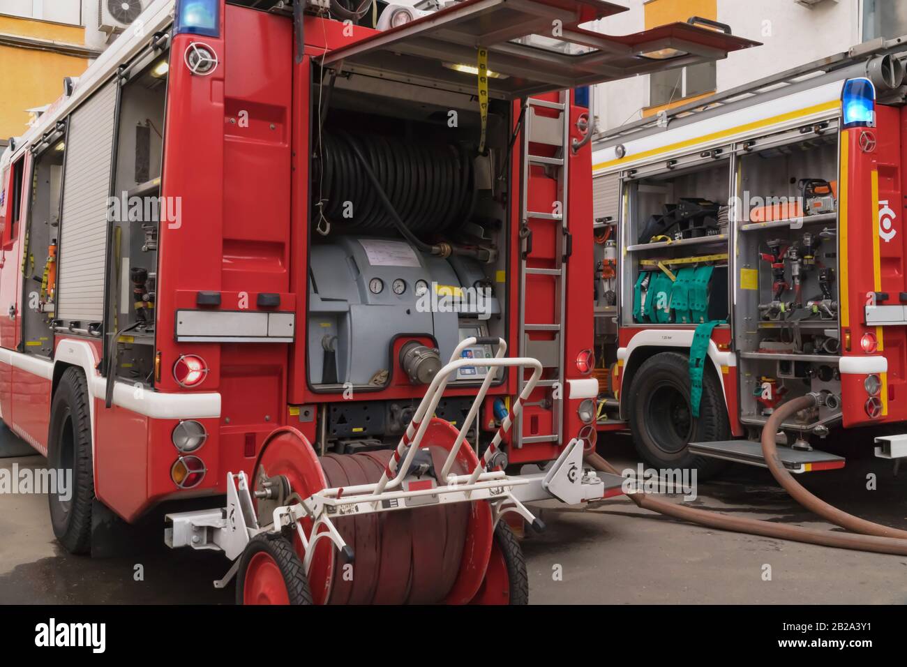 Camion dei pompieri all'interno dei vigili del fuoco immagini e ...