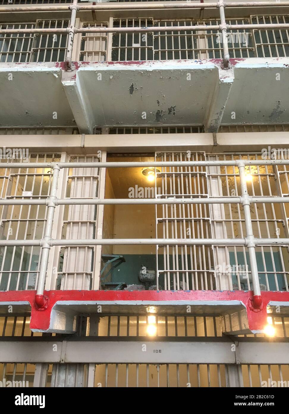 Prison cell on in alcatraz immagini e fotografie stock ad alta ...
