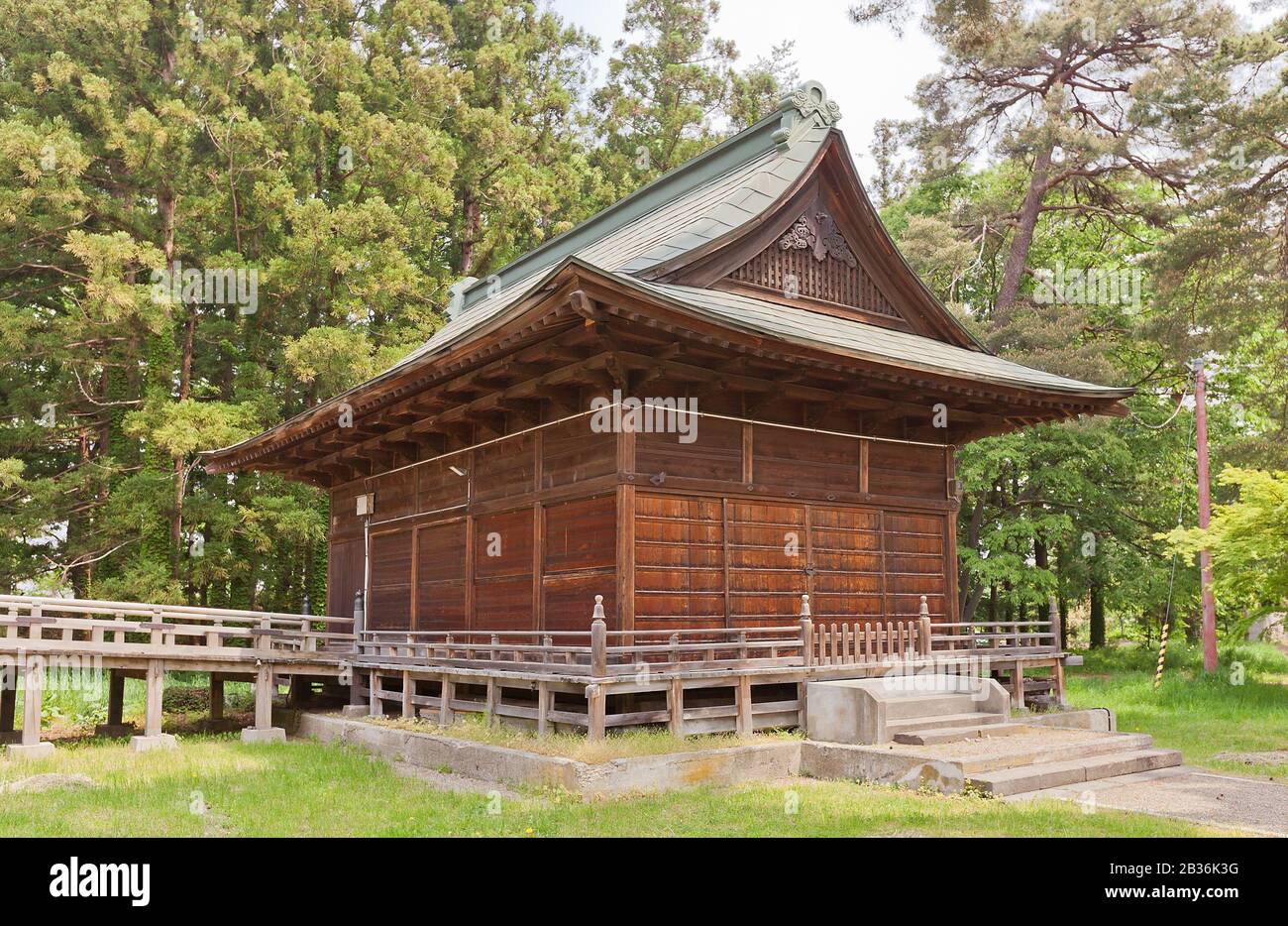 Honden Hall Of Gokoku Shinto Shrine Nel Castello Di Hirosaki, Giappone ...