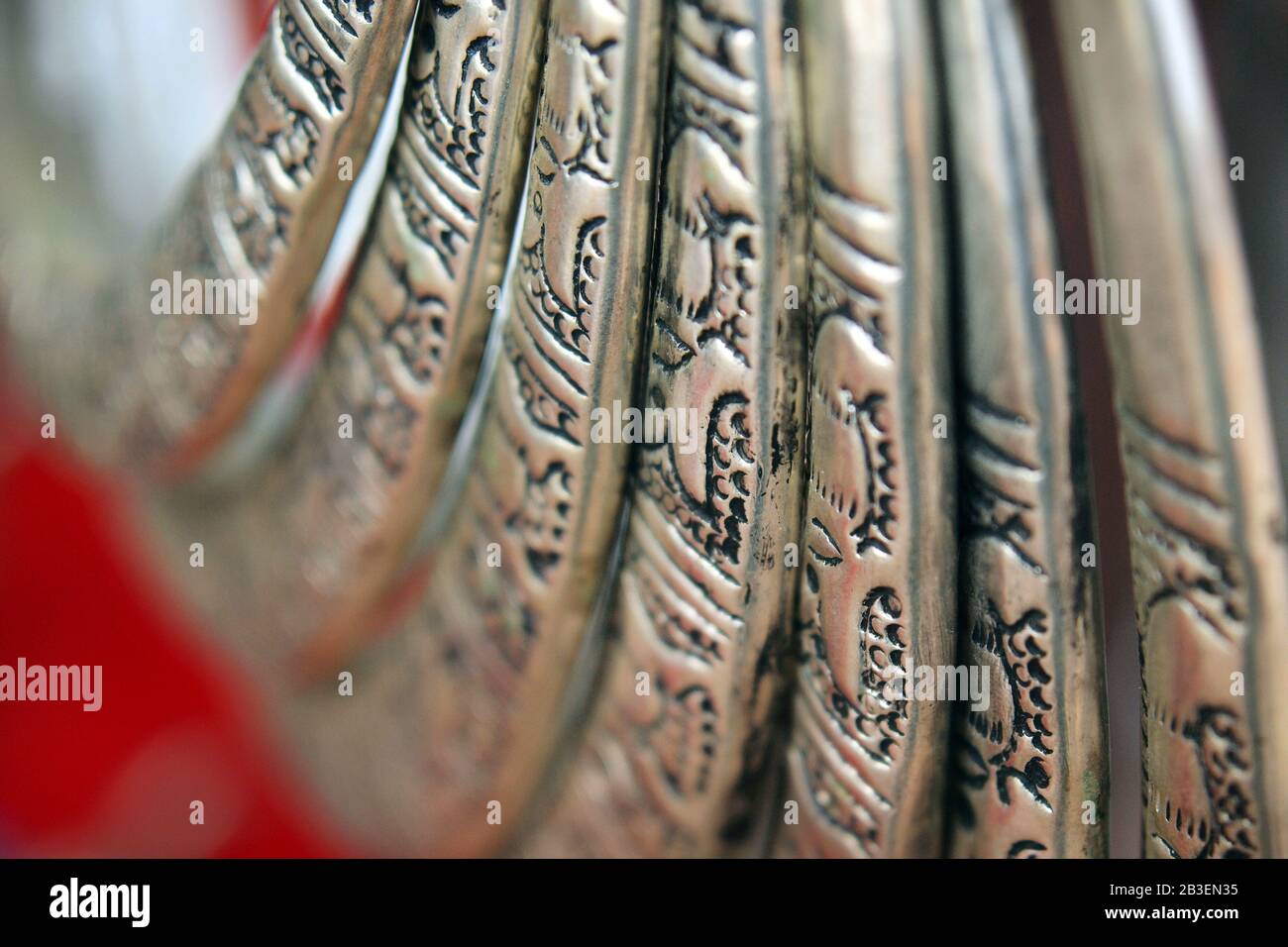 Vestiti tradizionali delle minoranze cinesi immagini e fotografie stock ...