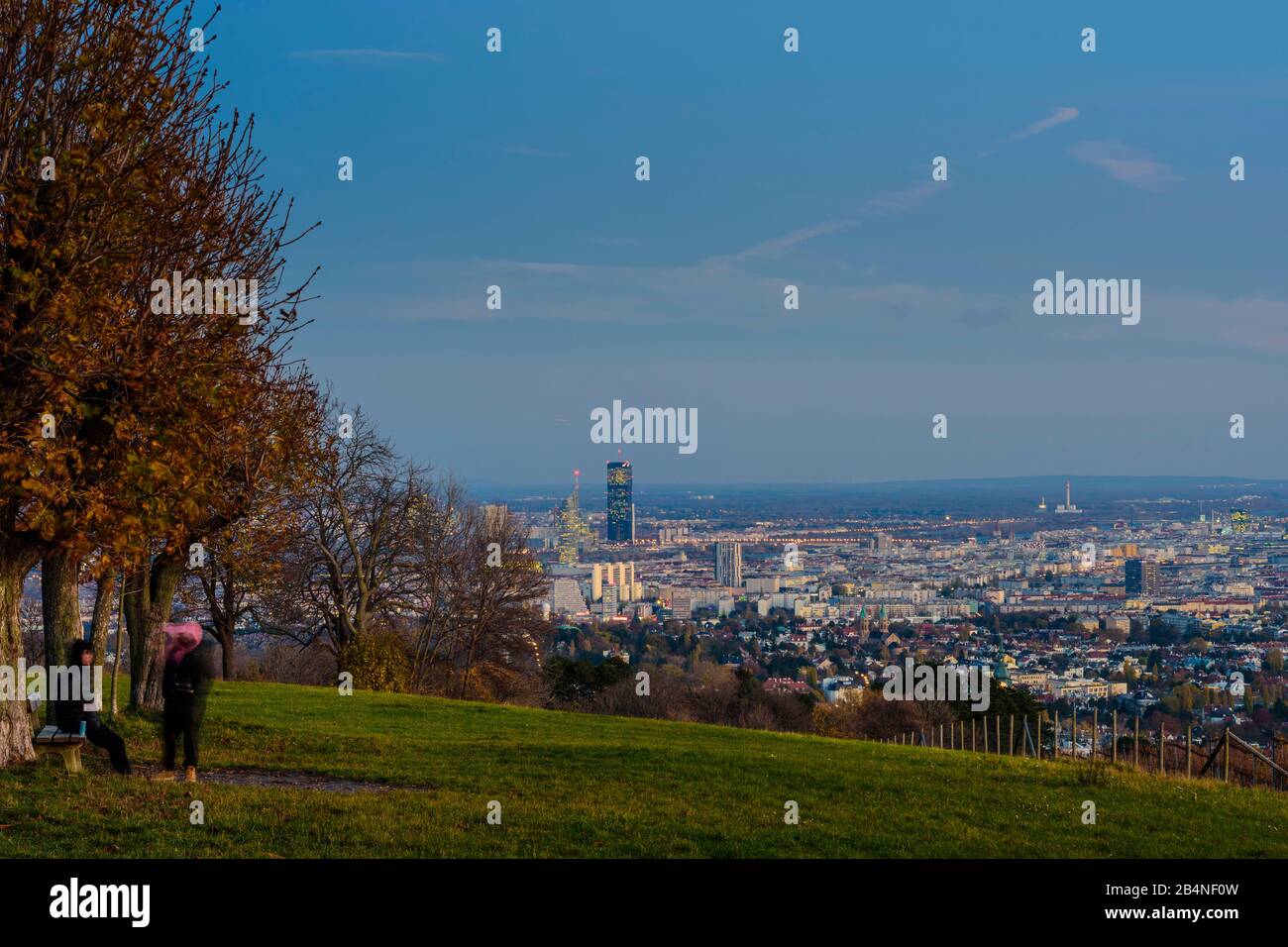 Vista su donauturm e donaucity con la torre dc 1 immagini e fotografie ...
