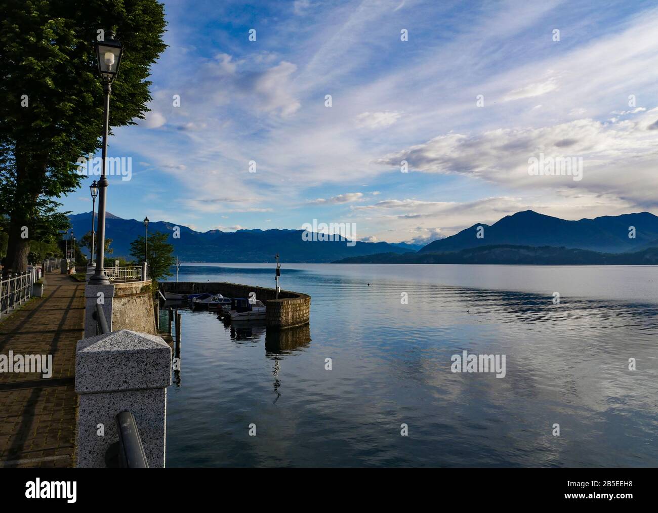 Alba al lago maggiore Immagini e Fotos Stock - Alamy