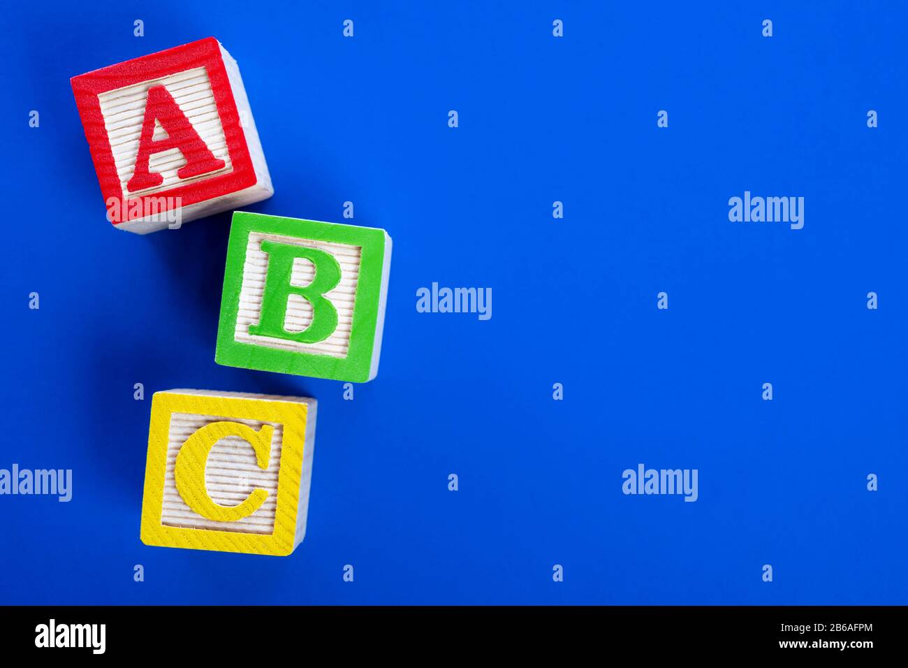 Abc in legno immagini e fotografie stock ad alta risoluzione - Alamy
