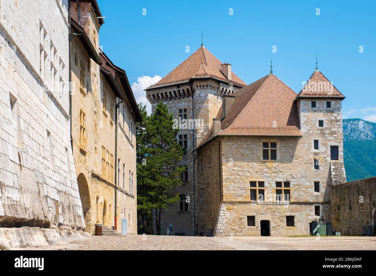 Castello di annecy immagini e fotografie stock ad alta risoluzione - Alamy
