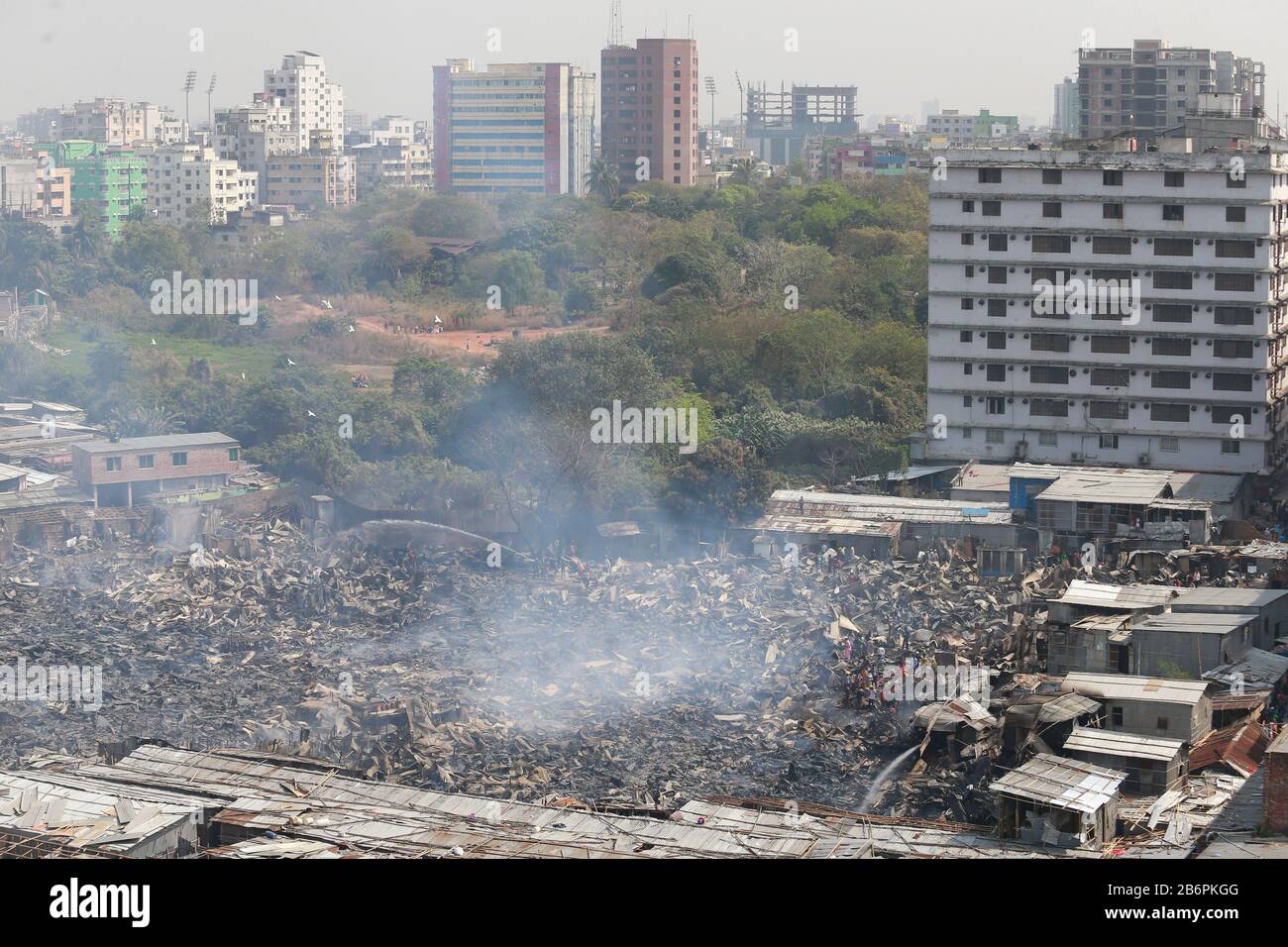 Dhaka, Bangladesh. 11th Mar, 2020. Fino a 2.000 case sono state rasate ...