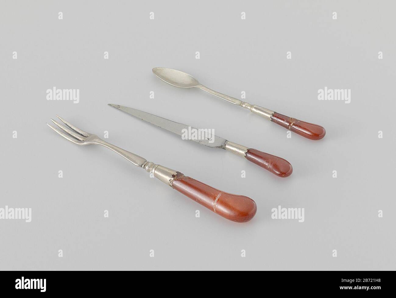 Lepel ovale lepel incontrò il pistolvormig handvat van barnsteen. De ...