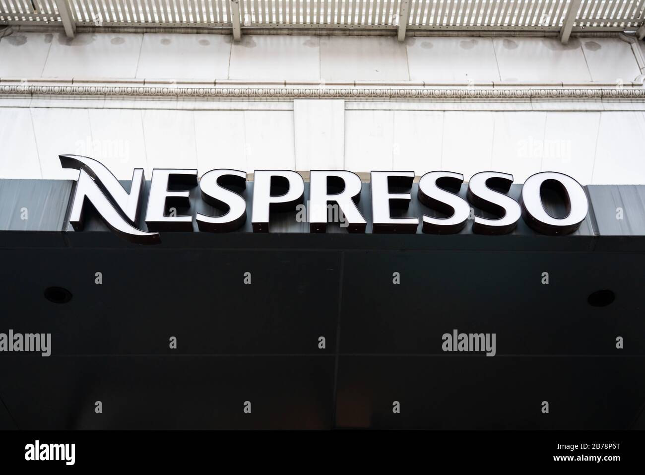 Nespresso logo immagini e fotografie stock ad alta risoluzione - Alamy