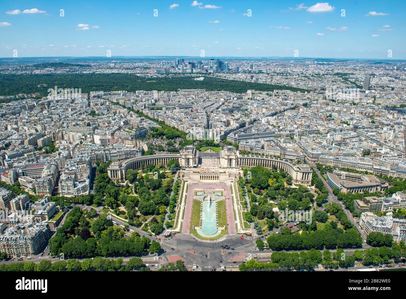 Vista dalla torre eiffel con jardin de trocadero immagini e fotografie ...