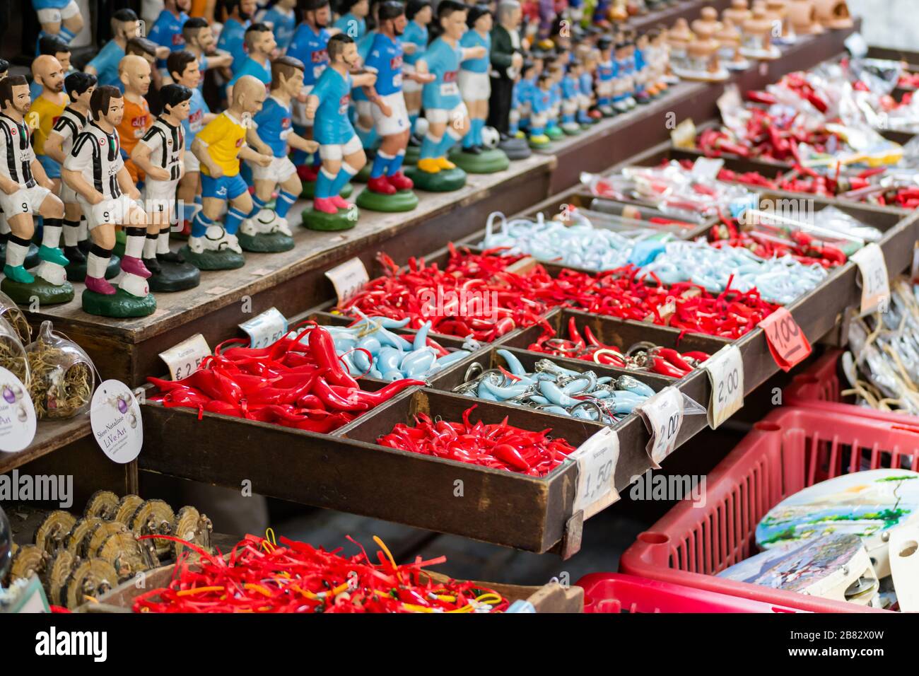 Tipici souvenir si possono trovare nelle bancarelle del mercato nelle ... Tipici souvenir si possono trovare nelle bancarelle del mercato nelle ...