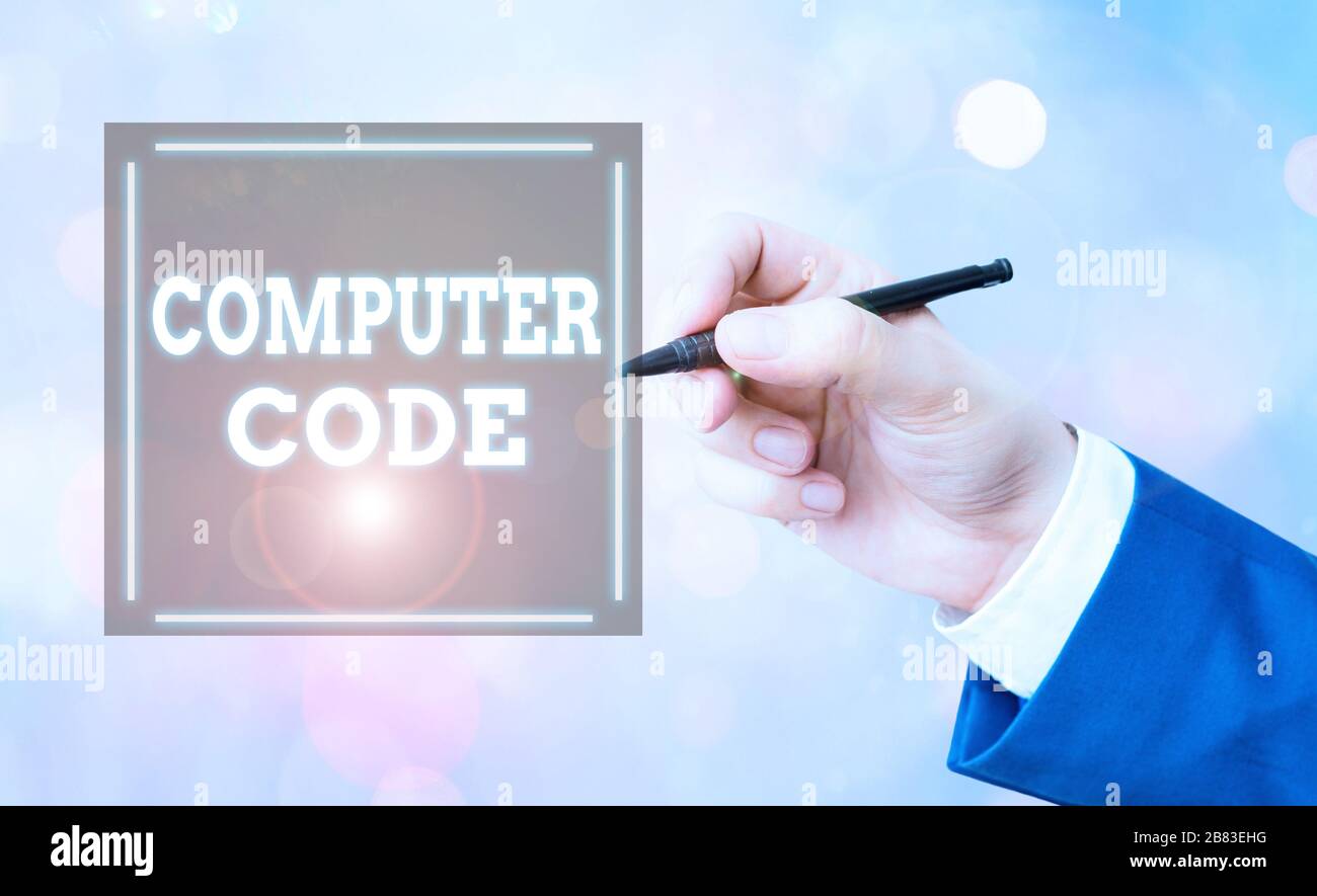 Mano concettuale che mostra la scrittura di codice per computer ...