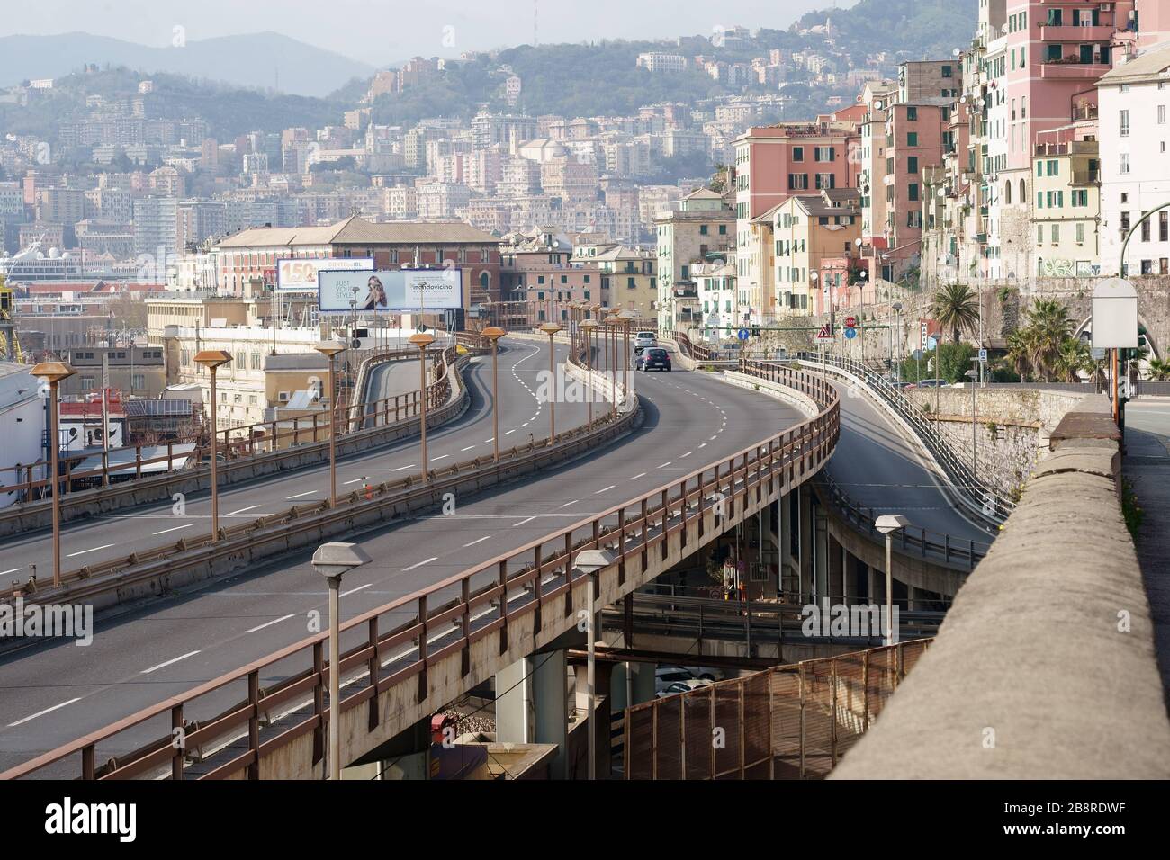 Palazzo su strada lungo la strada 22a immagini e fotografie stock ad ...