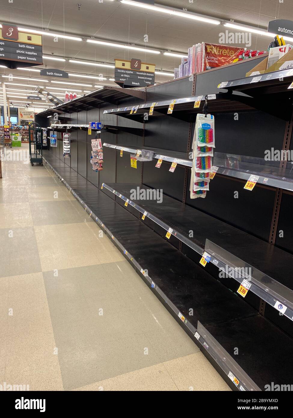 Scaffali vuoti del supermercato immagini e fotografie stock ad alta ...