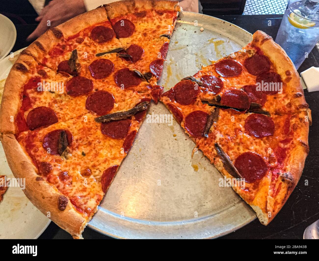 Half and half pizza immagini e fotografie stock ad alta risoluzione - Alamy