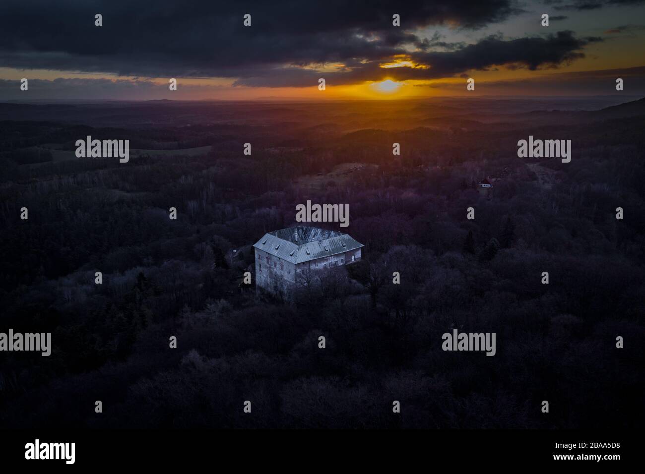 Il castello di Houska è un antico castello gotico. È uno dei castelli ...