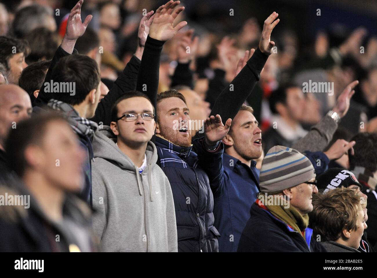 Millwall fans immagini e fotografie stock ad alta risoluzione - Alamy