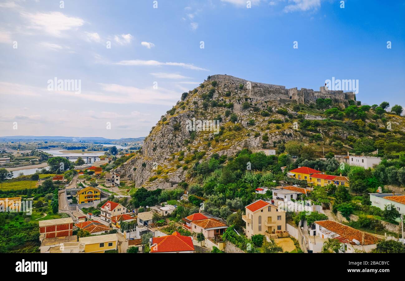 Collina rozafa immagini e fotografie stock ad alta risoluzione - Alamy
