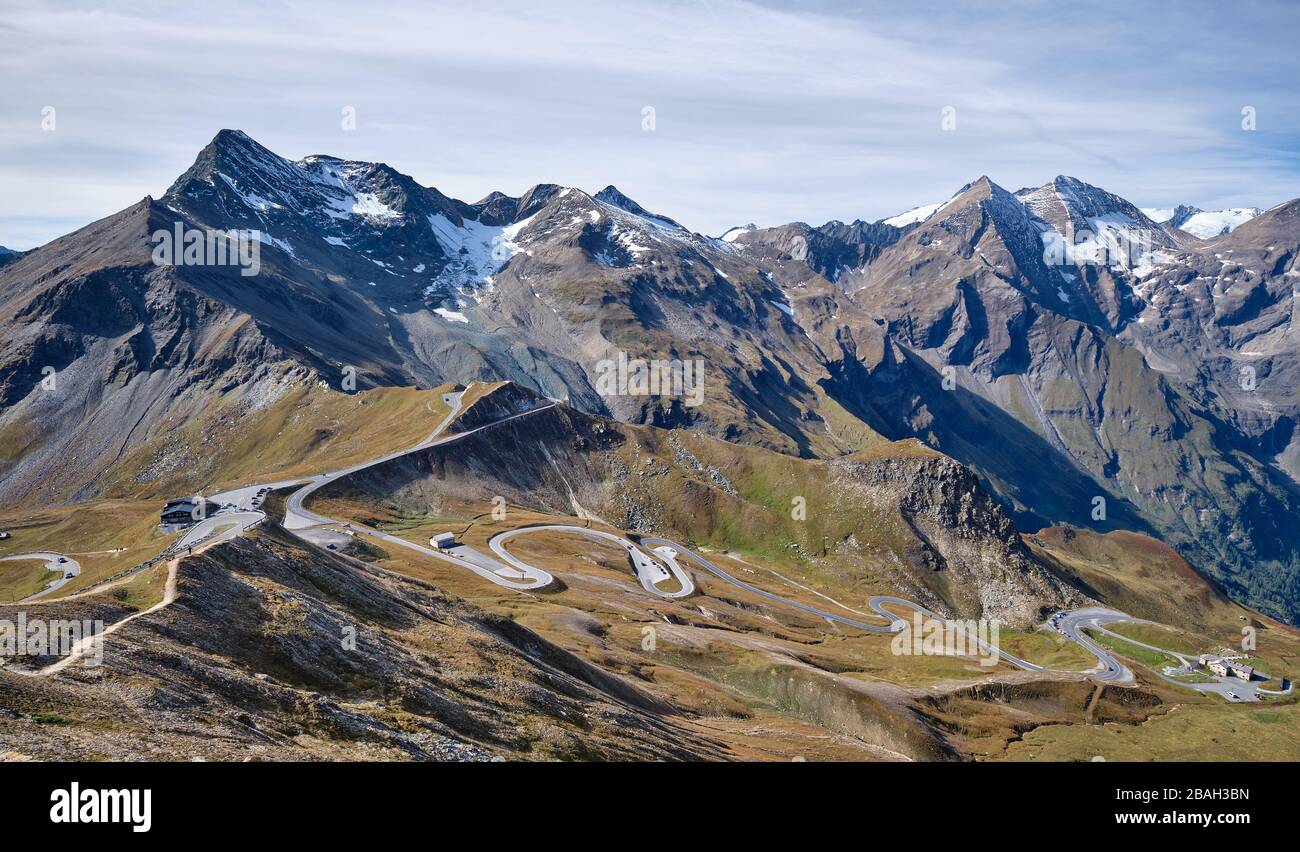 Strada con curve curve immagini e fotografie stock ad alta risoluzione ...